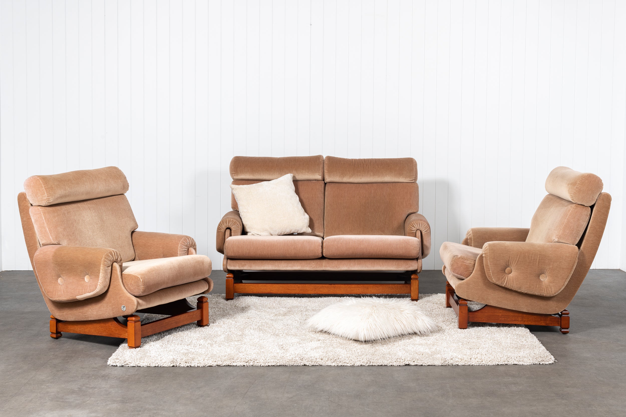 Velvet Fler Lounge Suite | Vogue Vintage