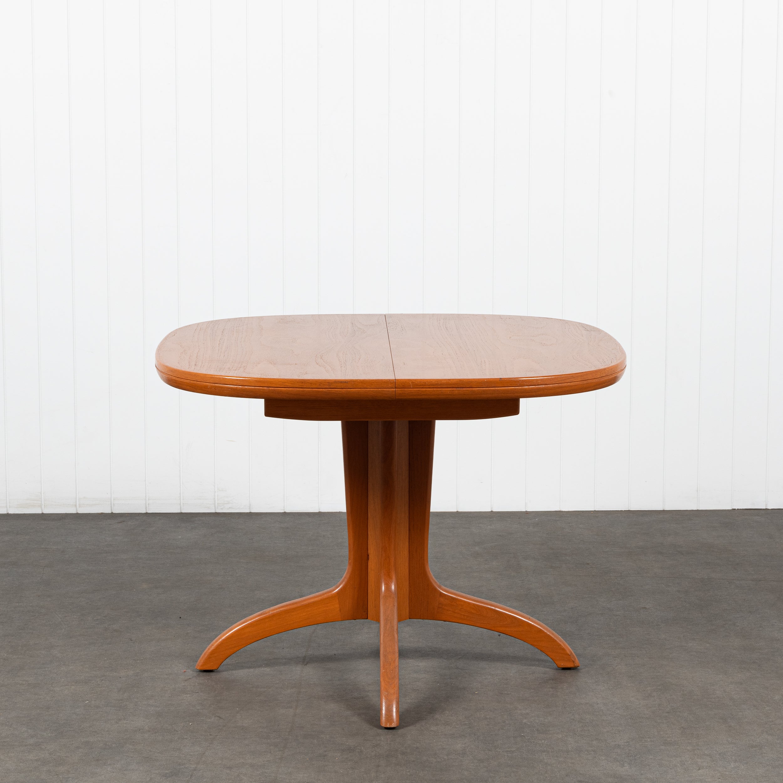 Chiswell Dining Table | Vogue Vintage